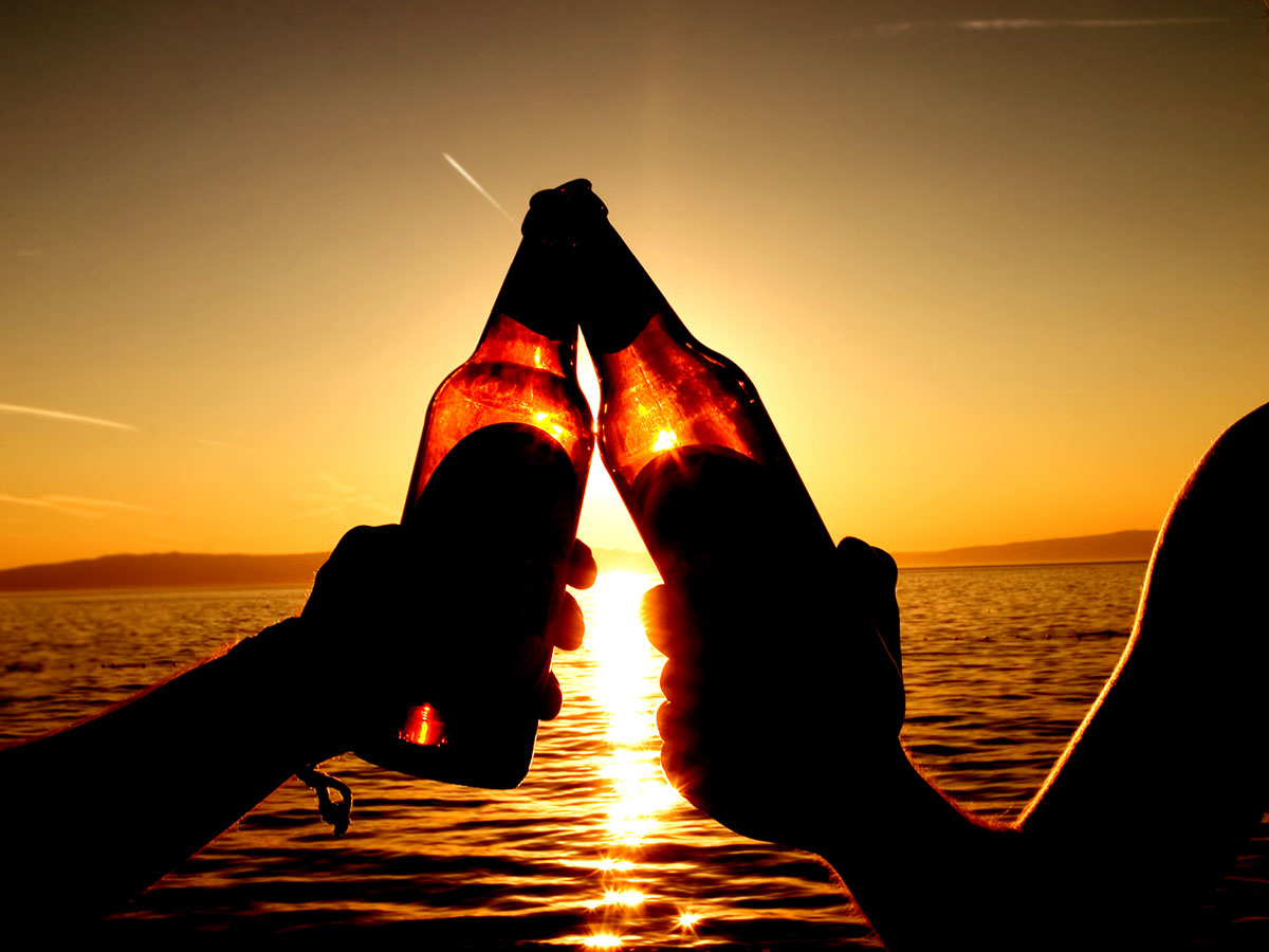 Why Does Beer Taste Better in Glass? - OI Packaging Solutions Why Does Beer Taste Better in Glass? - OI Packaging Solutions